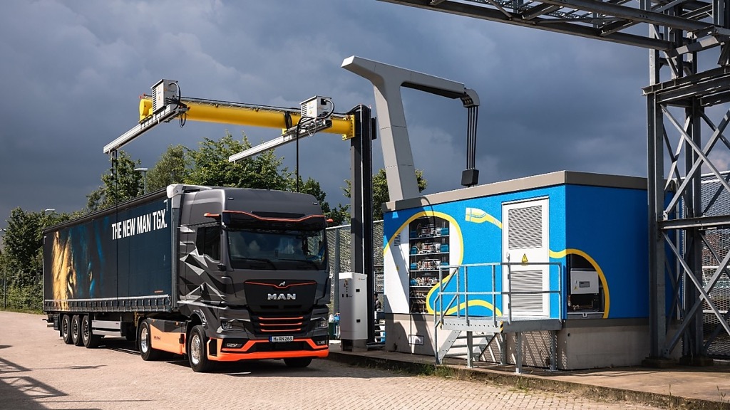 Shell opens first megawatt EV charger for trucks and ships in Amsterdam ...