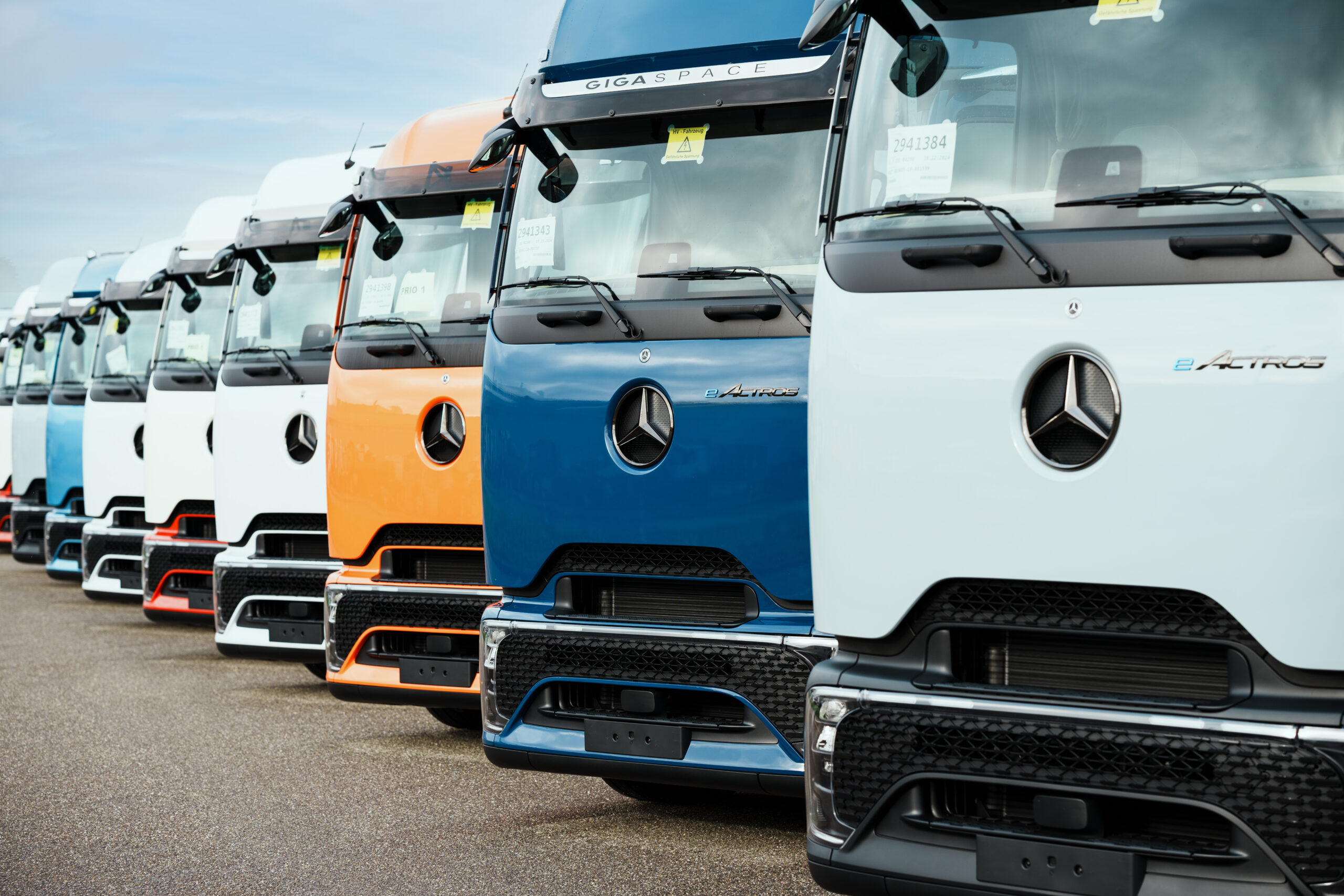 Mercedes-Benz Trucks delivers first eActros 600 e-trucks to customers ...