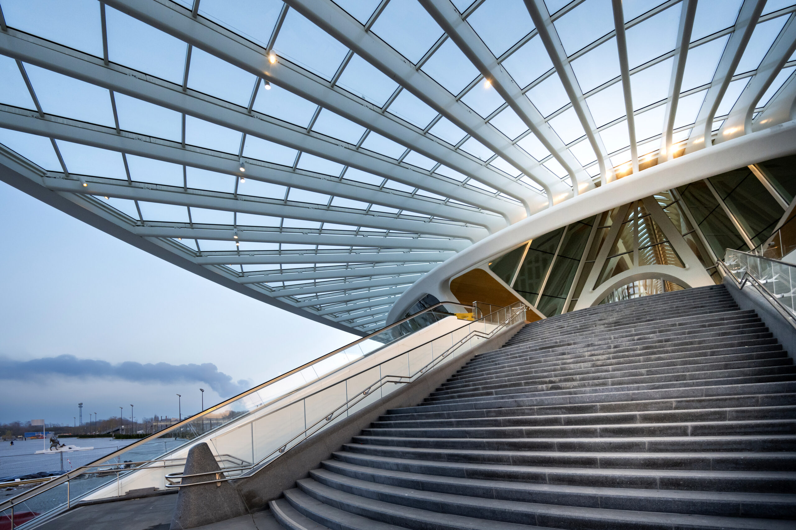 Santiago Calatrava's expensive Mons train station finally opens ...