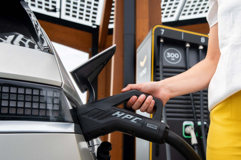 Court of Auditors slams Walloon government's charging station policy ...